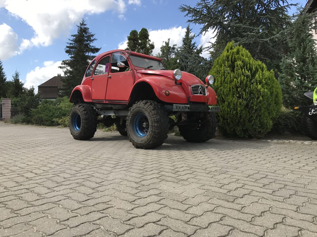Citroen 2CV Ente mit V8 - Allradscheune TrebbinAllradscheune Trebbin